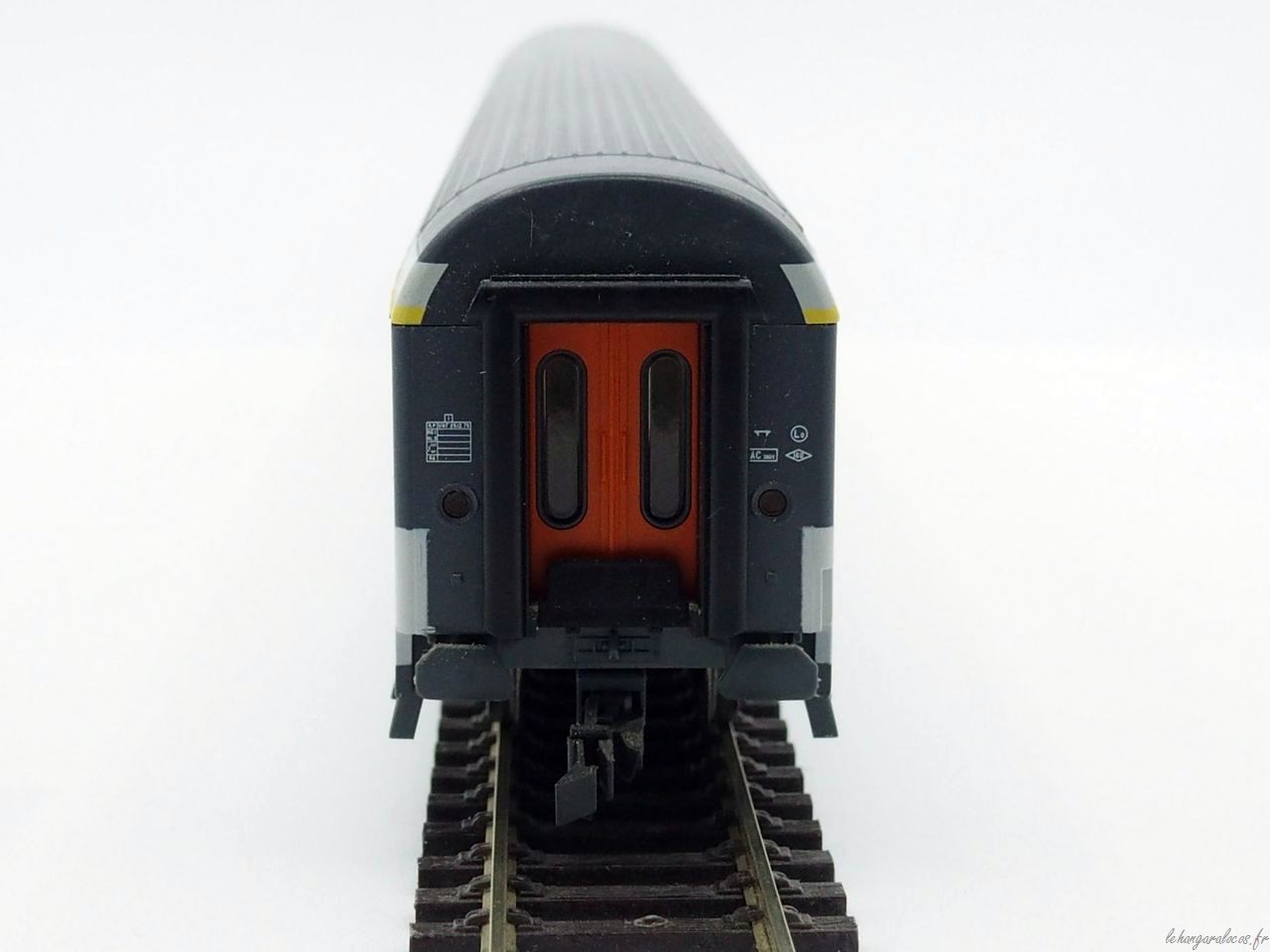 Voiture voyageurs Corail ROCO ref. 45119 - Le Hangar A Locos